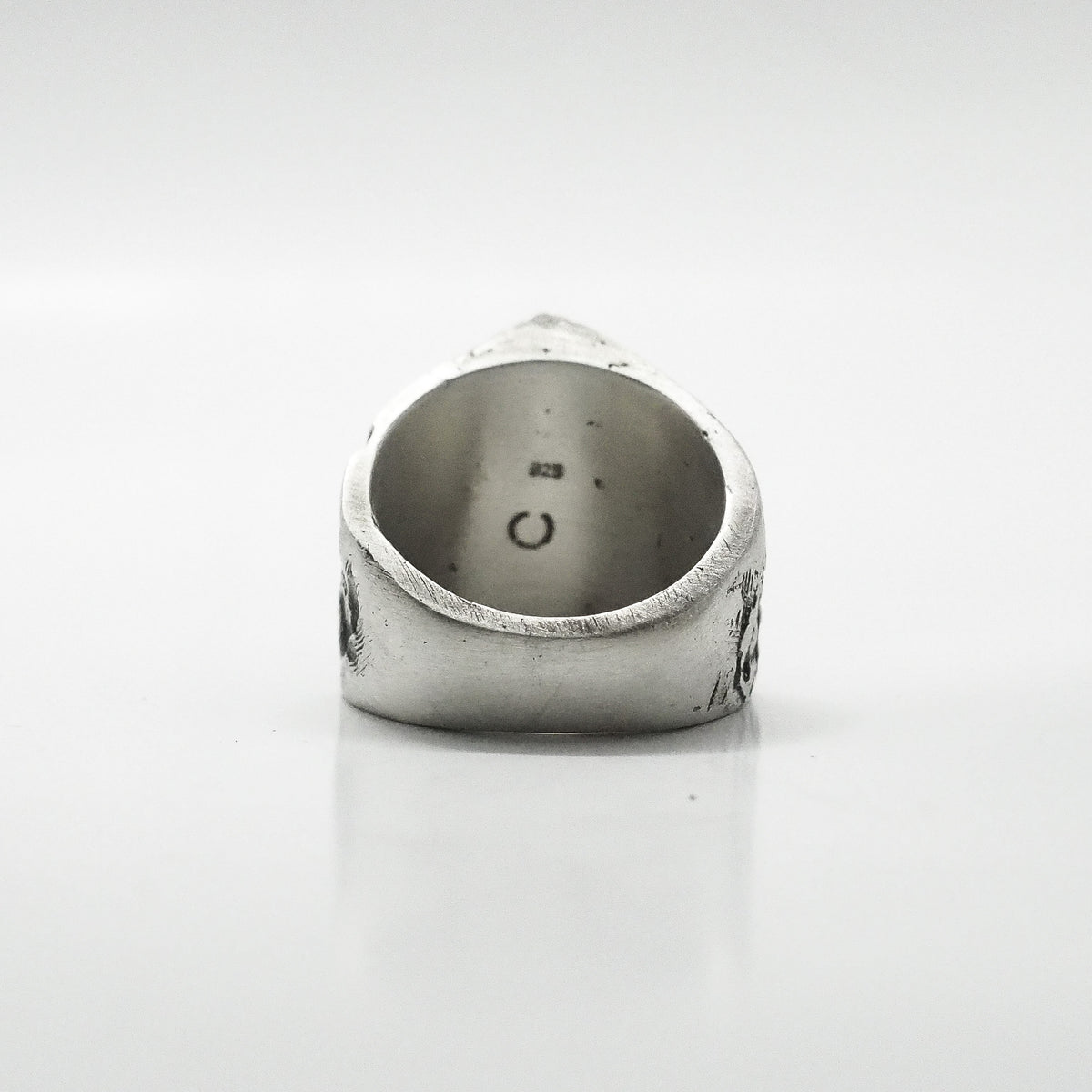 TRIANGLE SIGNET RING – OSS